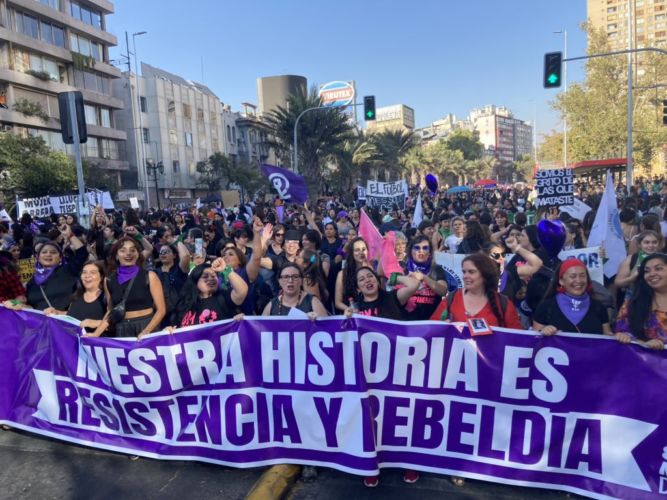 Decenas de miles de mujeres en marchas 8M en todo el país - El Siglo